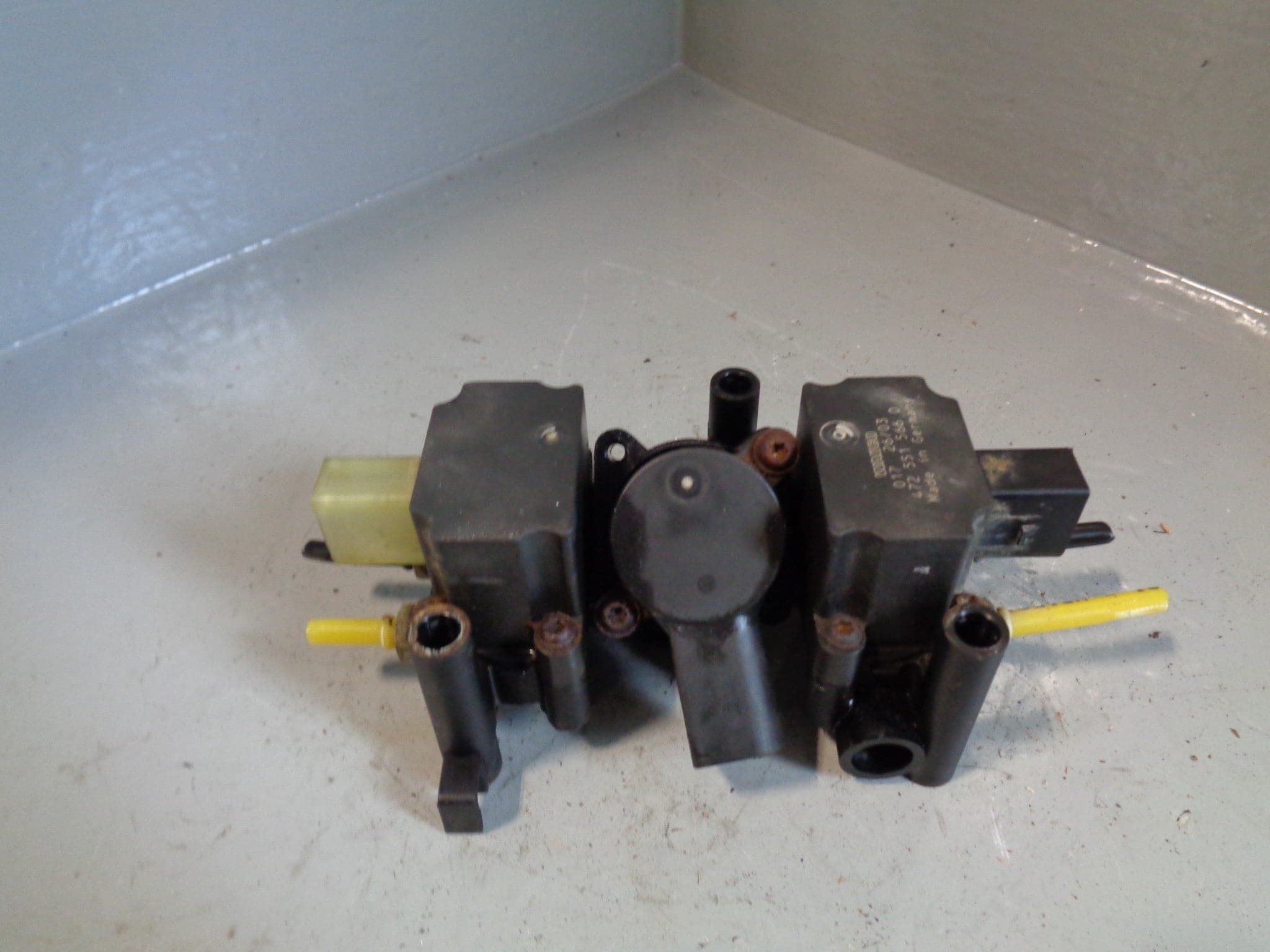 Range Rover L322 Air Suspension Crossover Valve Block Centre 472 551 5 Gentlemen Of Salvage