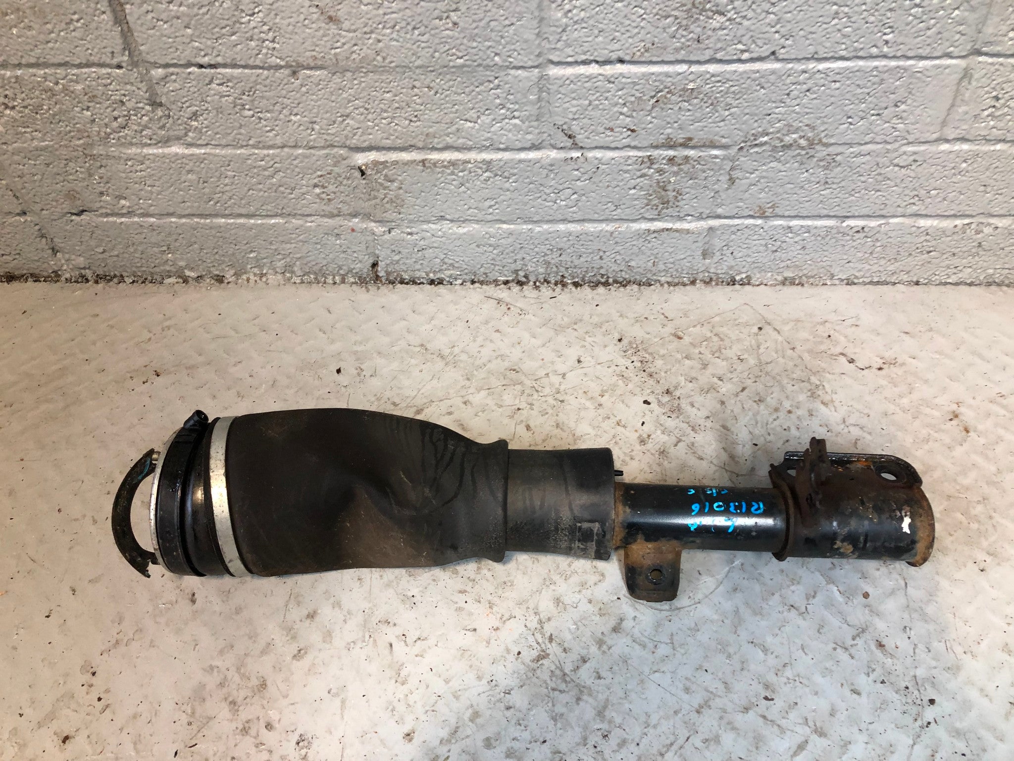 Range Rover L322 Air Suspension Strut Off Side Front 2002 to 2006 R130 ...